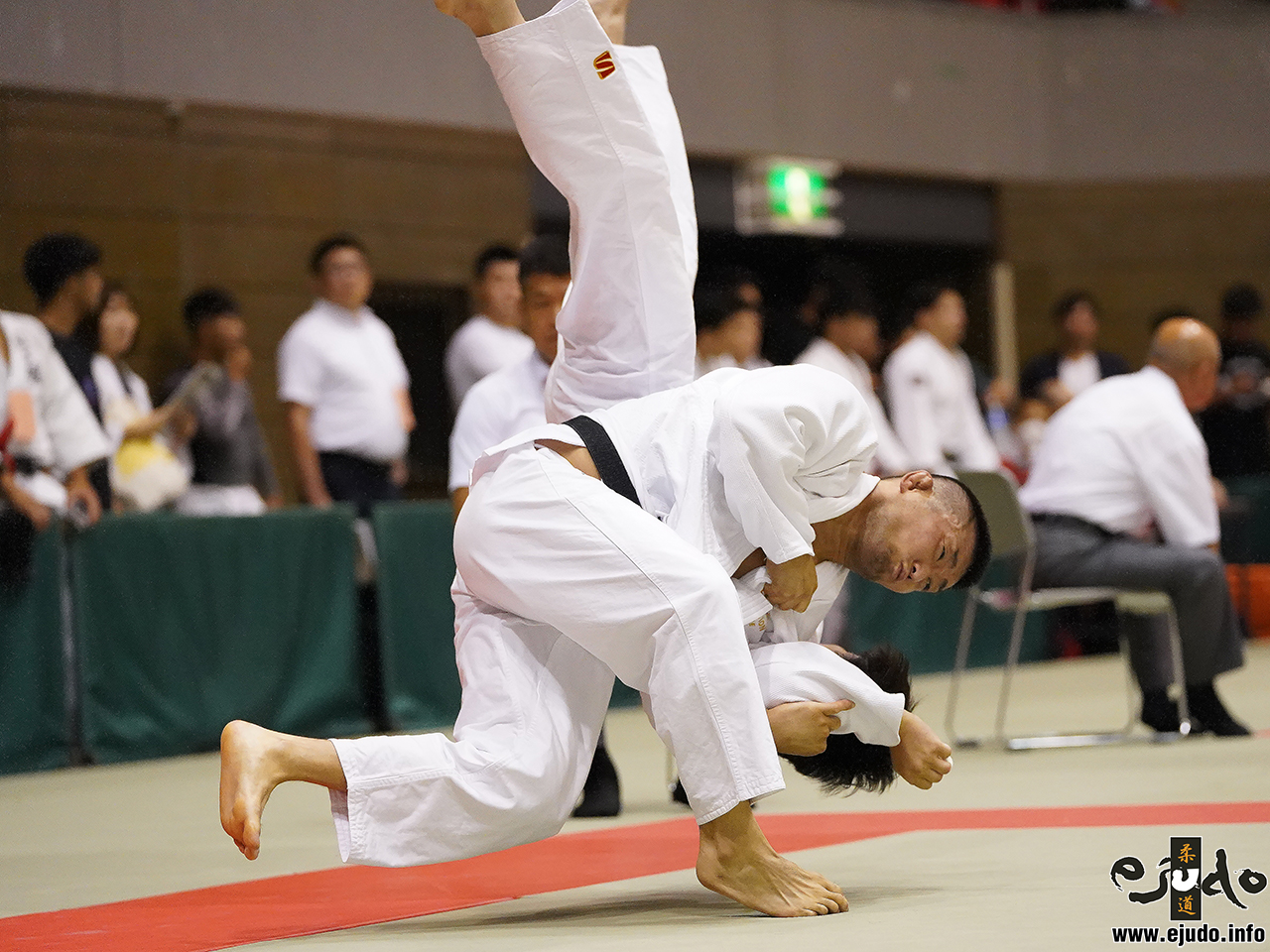 【ニュース】「守る立場などない」国士舘大・吉永慎也監督が81kg級で奮闘／第53回全日本実業柔道個人選手権大会 | eJudo