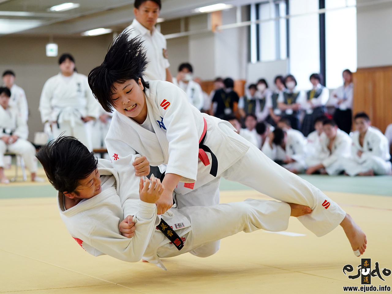 【ニュース】代表は修徳、攻めの姿勢貫いて岩倉・国士舘を連破／第73回インターハイ柔道競技・東京都予選女子団体試合 | eJudo