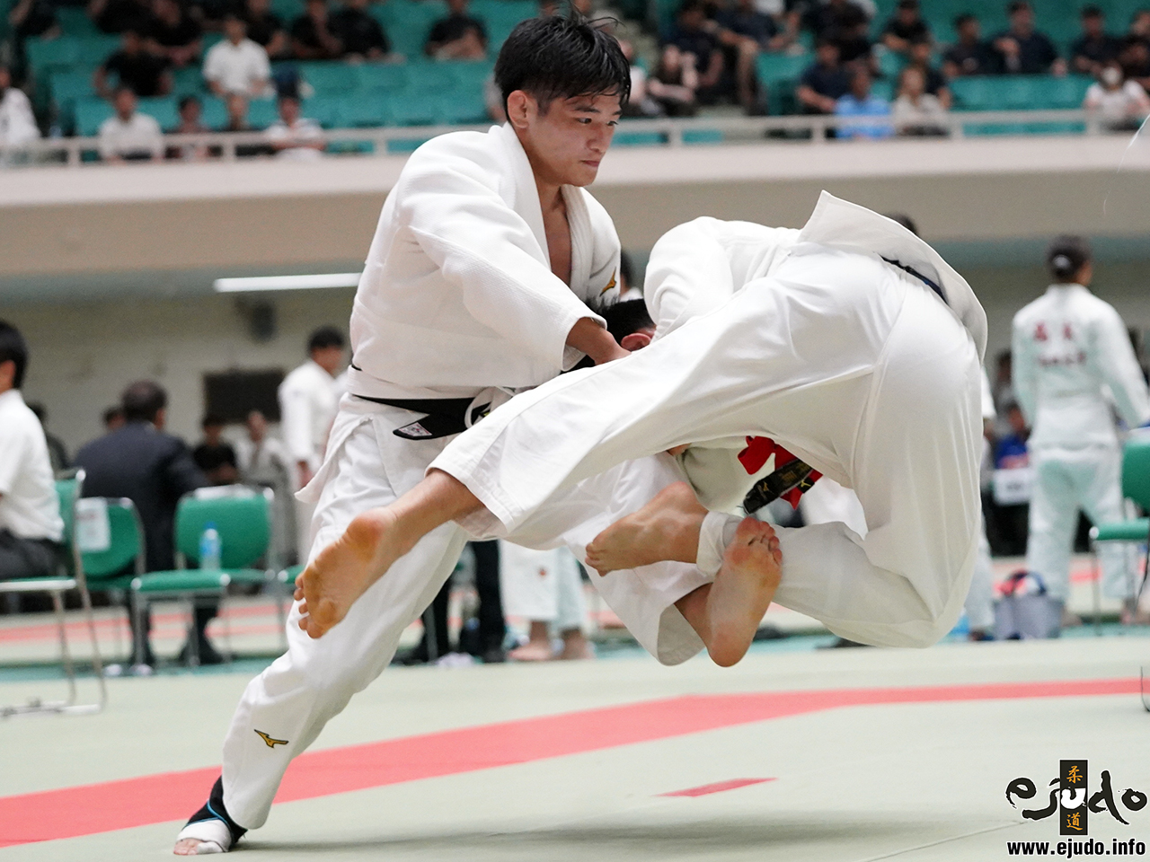 【ニュース】66kg級は服部辰成が優勝、100kg級は笠井雄太が2階級制覇達成／2025年度東京学生柔道体重別選手権大会 | eJudo