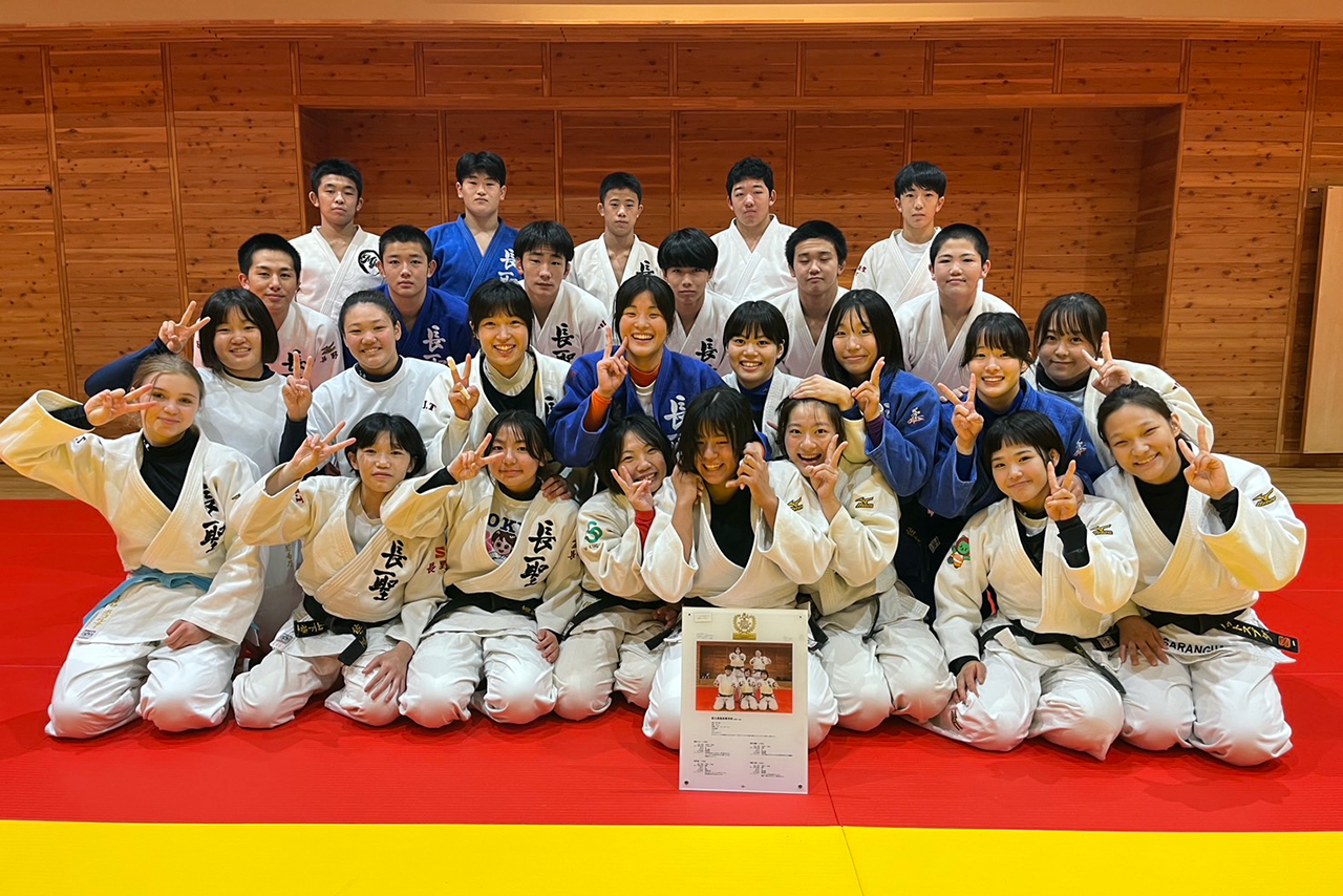 【ニュース】大接戦制して春夏連続の受賞！もはや“常連”佐久長聖高に記念品贈呈／第4回「ベストプロフィール賞」 | eJudo